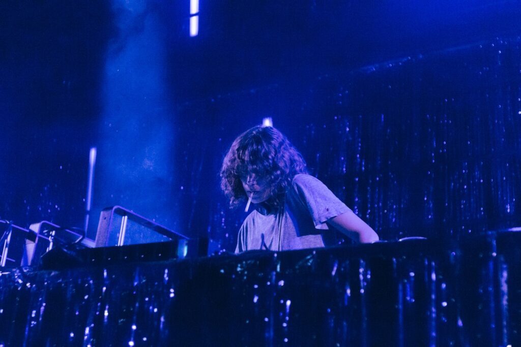 FAMOUS portrait : Le1F, Perfume Genius, Clara 3000 ...