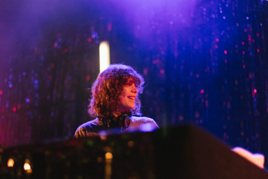 FAMOUS portrait : Le1F, Perfume Genius, Clara 3000 ...